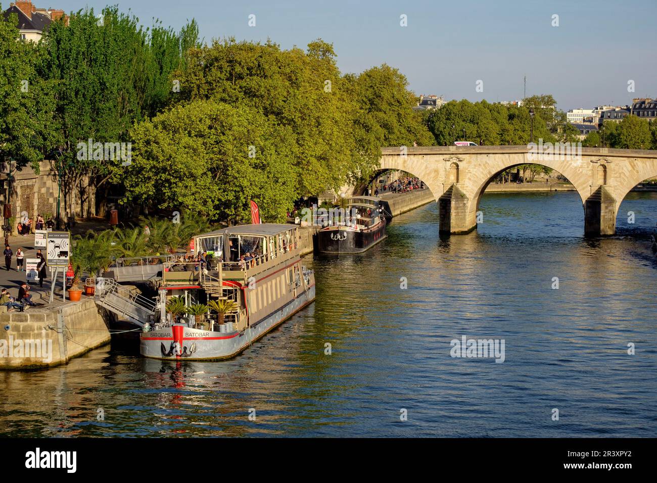 El rio en paris hi-res stock photography and images - Alamy