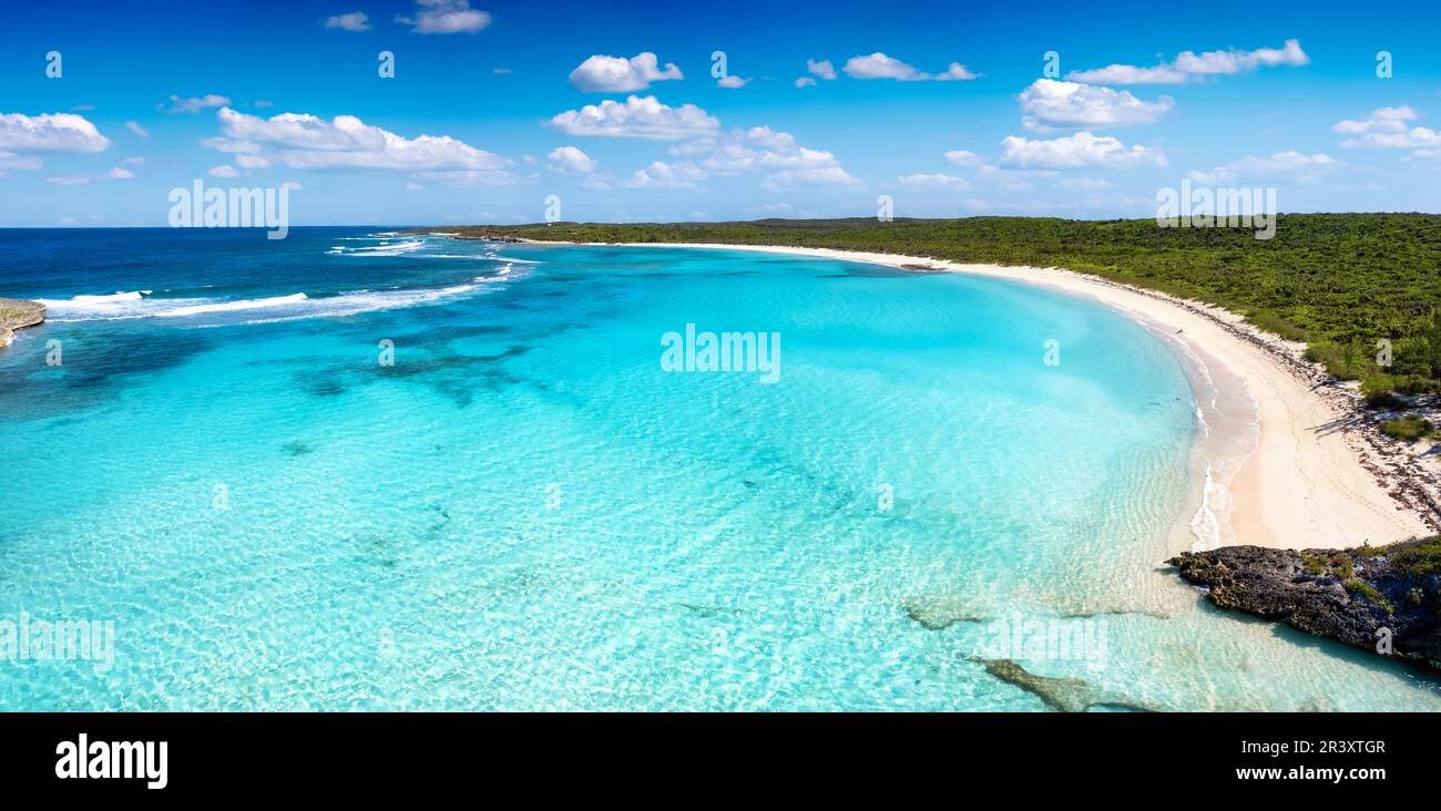 The breathtaking beach at Dean's Blue Hole, Long Island Stock Photo - Alamy