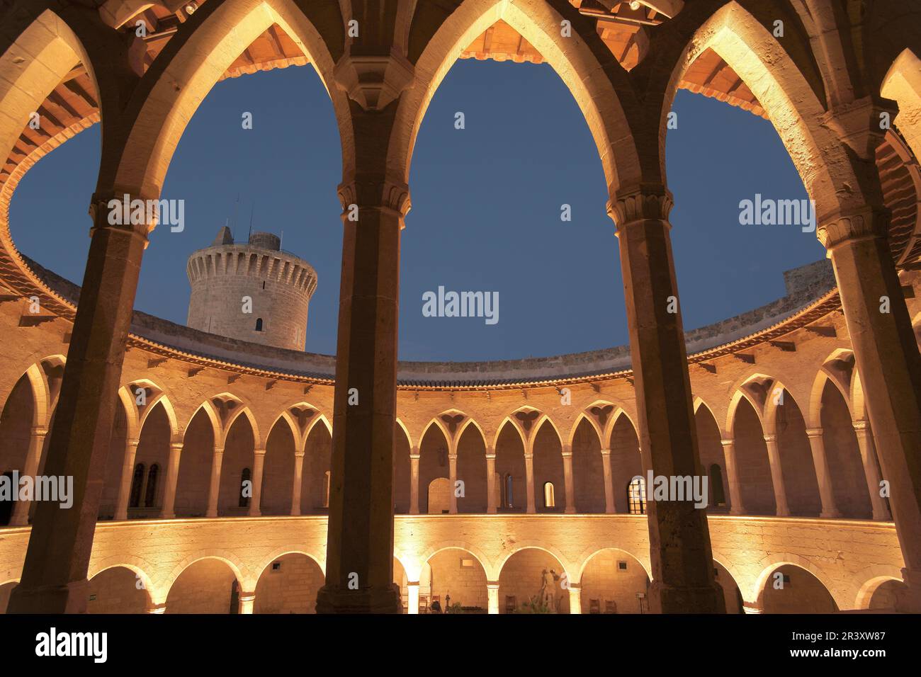 Castillo de Bellver (s.XIV),galeria superior circular.Palma.Mallorca ...