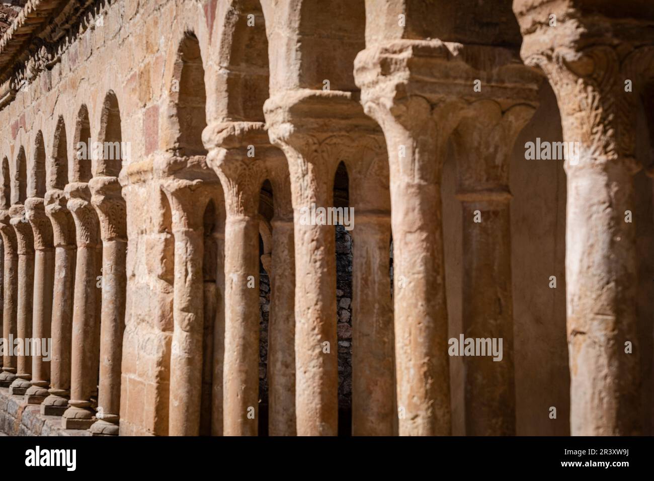 Arcaded gallery of semicircular arches on paired columns Stock Photo ...