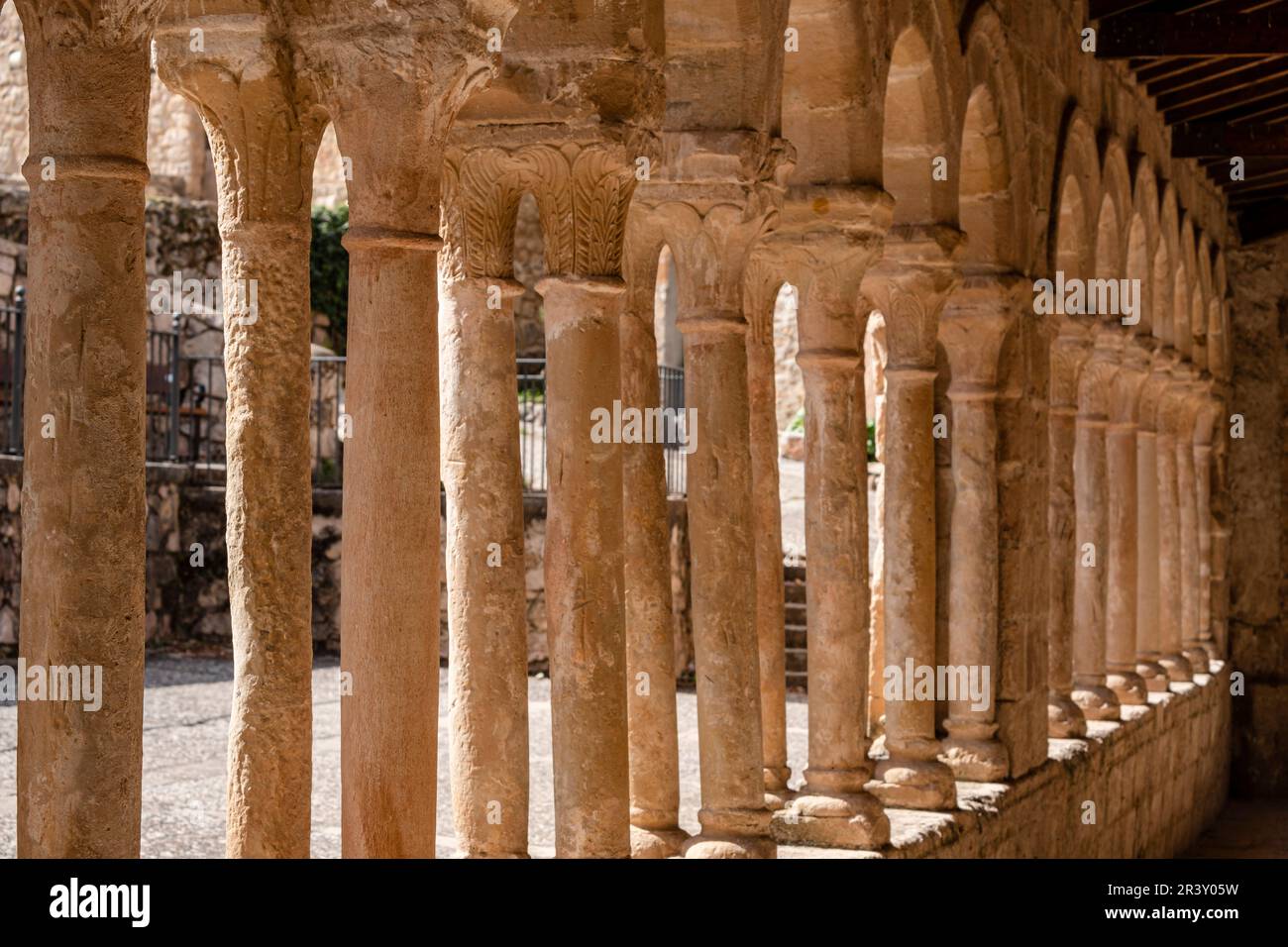Arcaded gallery of semicircular arches on paired columns Stock Photo ...