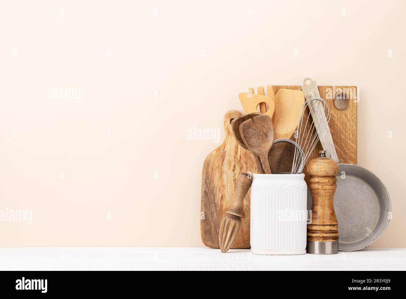 Colander beige kitchen equipment hi-res stock photography and images ...