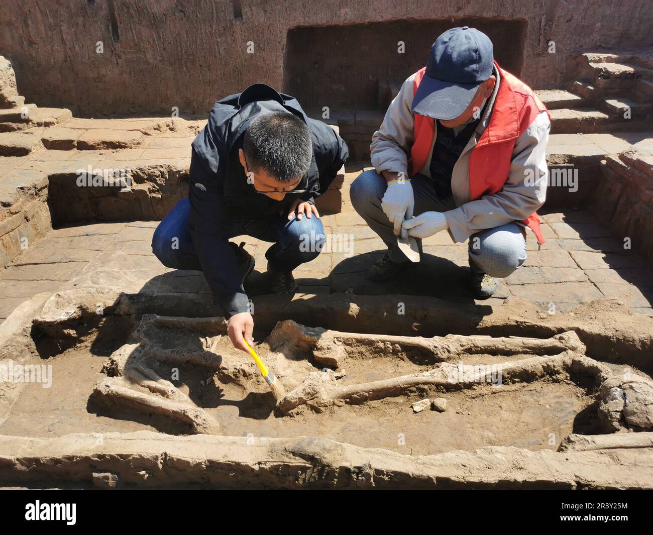 Eastern han tombs hi-res stock photography and images - Alamy
