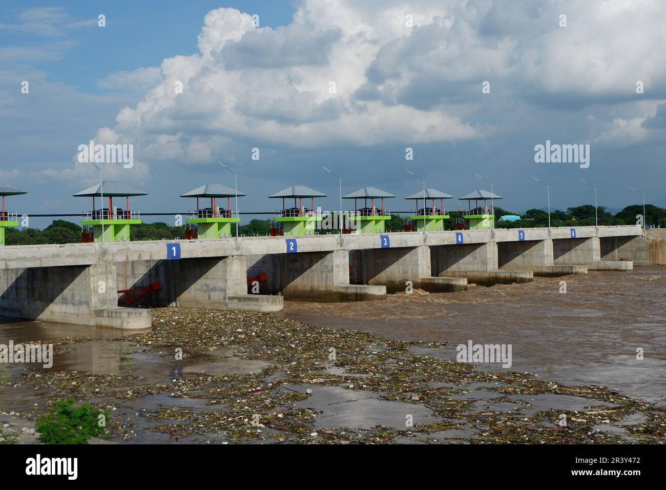 Floodgate at Ping River in Chiang-Mai, Thailand Stock Photo - Alamy