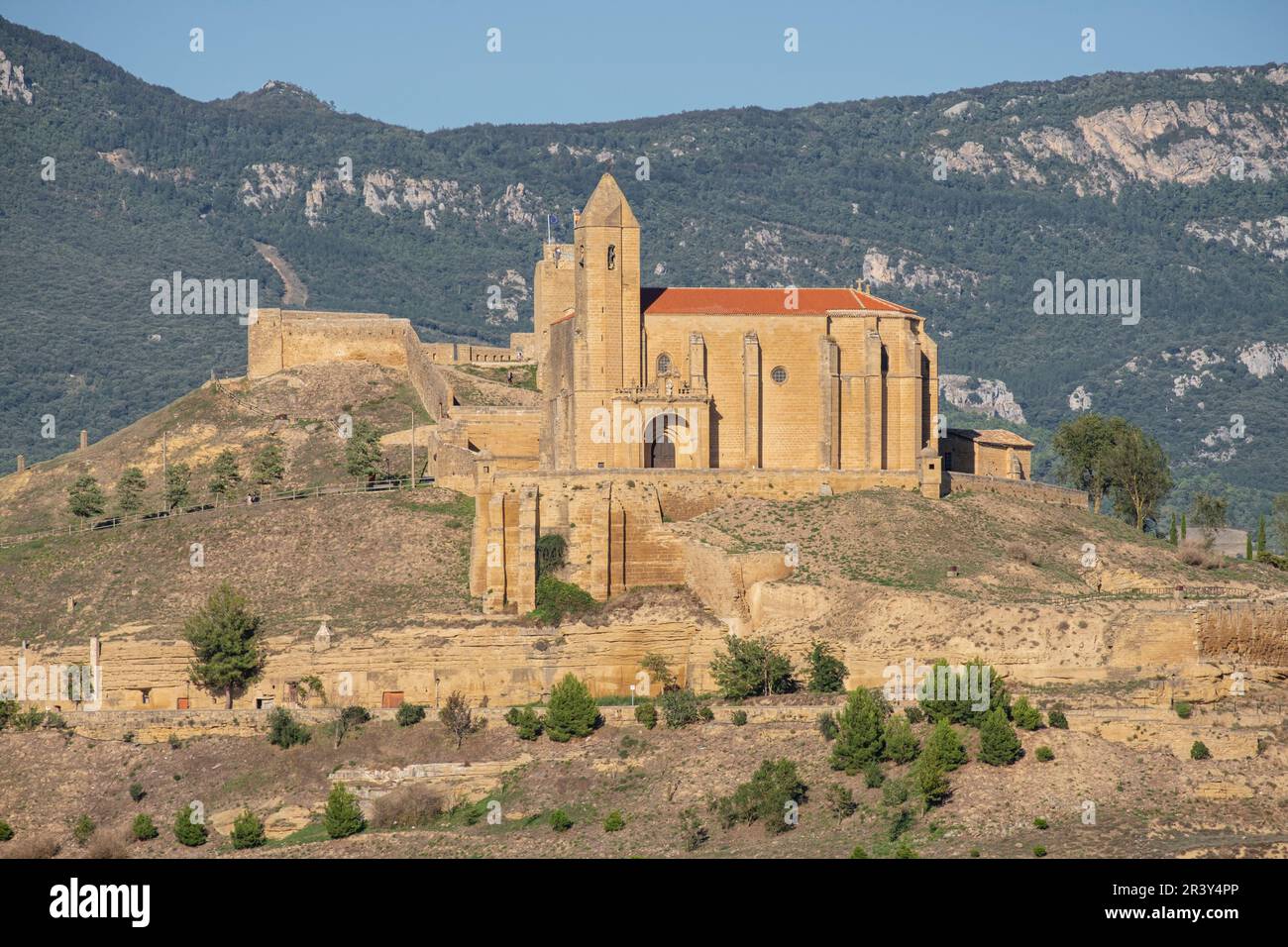 Iglesia parroquial de Santa MarÃ­a la Mayor y castillo de San Vicente ...