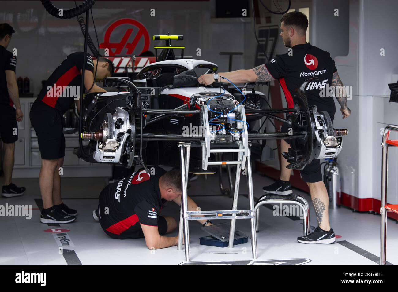 Ferrari f1 team mechanics hi-res stock photography and images - Alamy