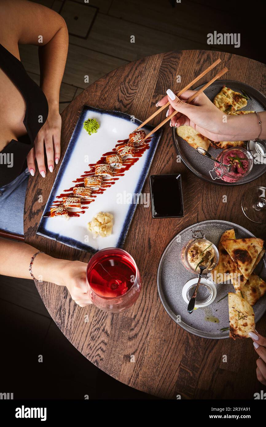 Italian restaurant interior friends hi-res stock photography and images ...