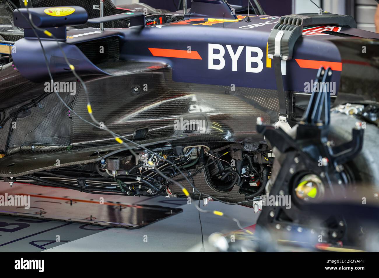 Red Bull Racing RB19, mechanical detail of the electronic system ...