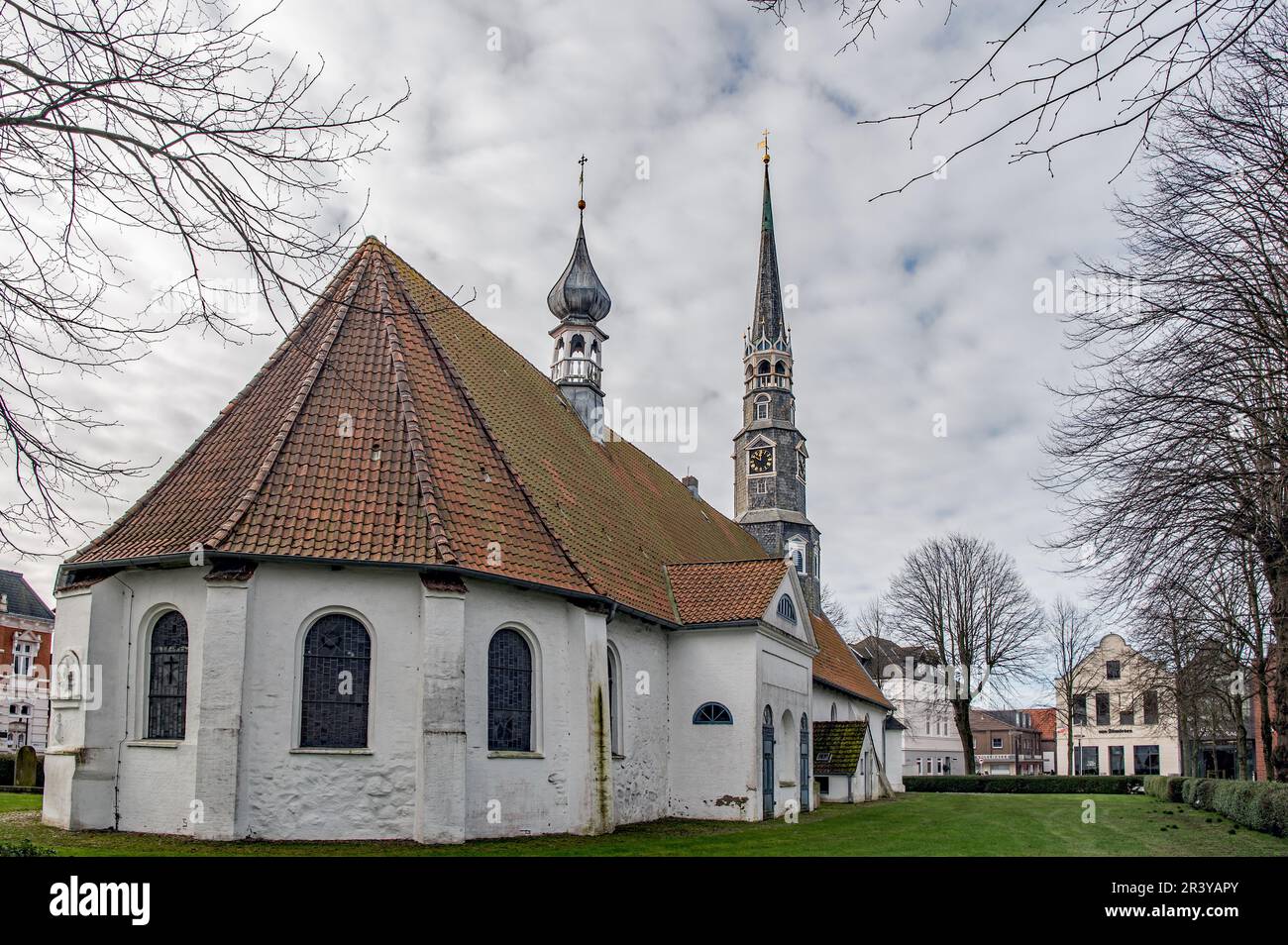 Kirche in heide hi-res stock photography and images - Alamy