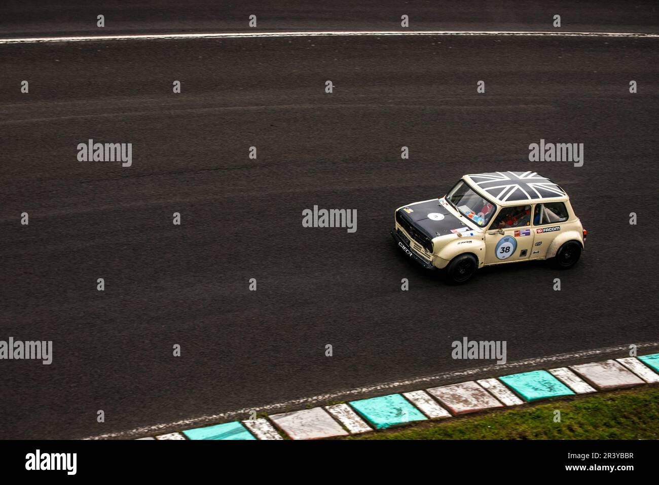 In the heart of the Puys chain in Auvergne, the Charade circuit ...