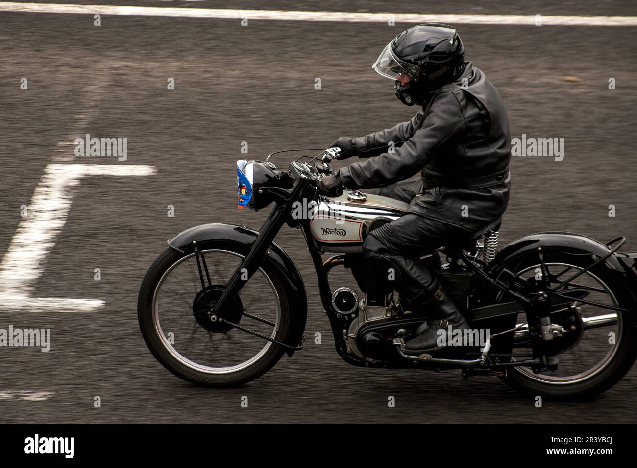 In the heart of the Puys chain in Auvergne, the Charade circuit ...