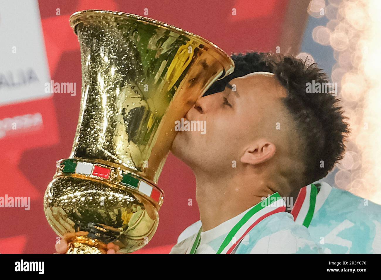 Inter’s Argentinian forward Lautaro Martinez celebrate the victory ...