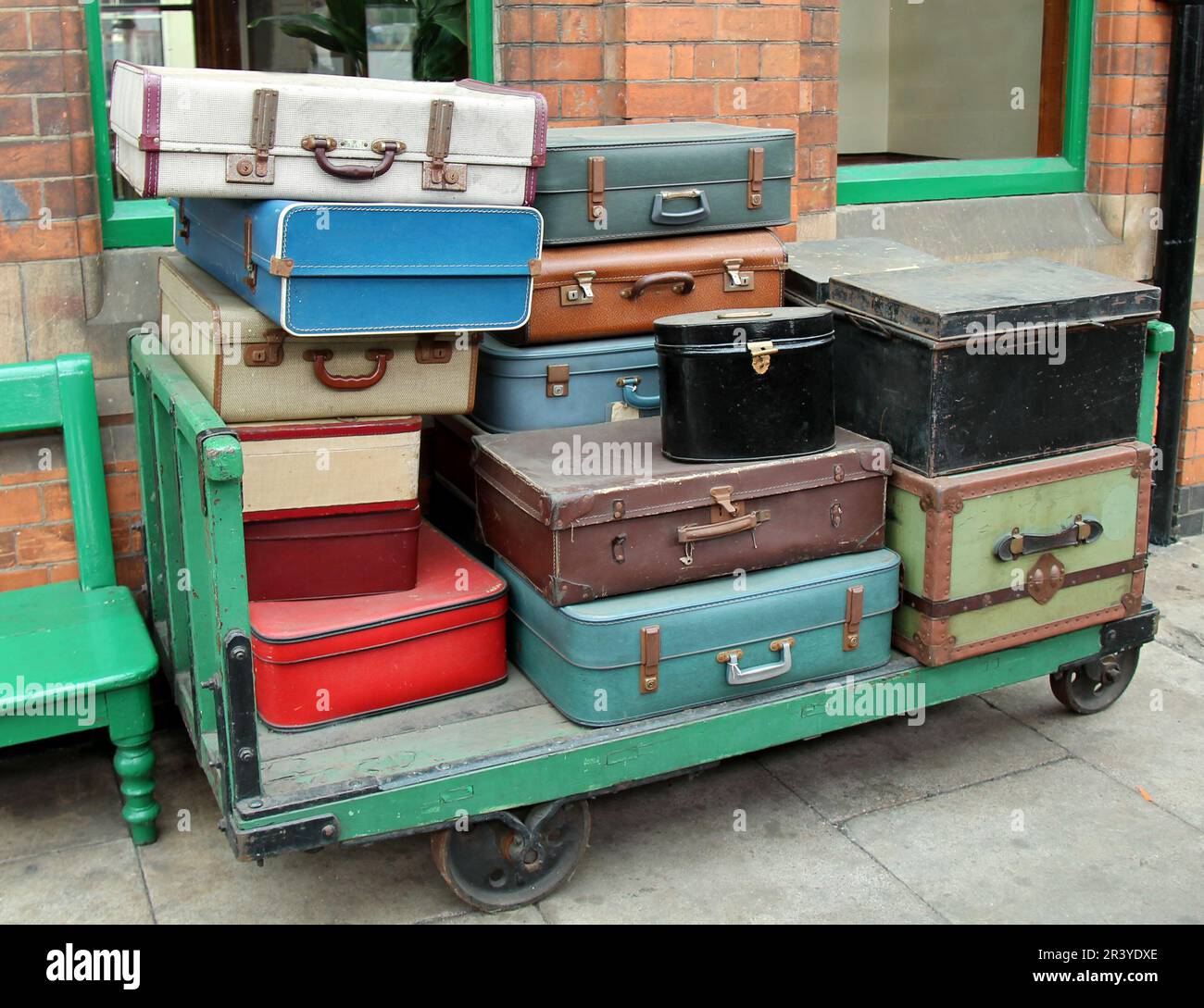 Porters trolley hi-res stock photography and images - Alamy