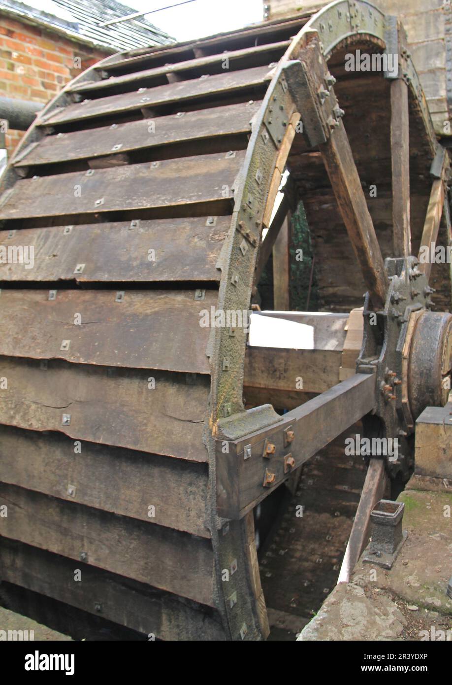 An Old Fashioned Vertical Wooden Timber Water Wheel Stock Photo - Alamy