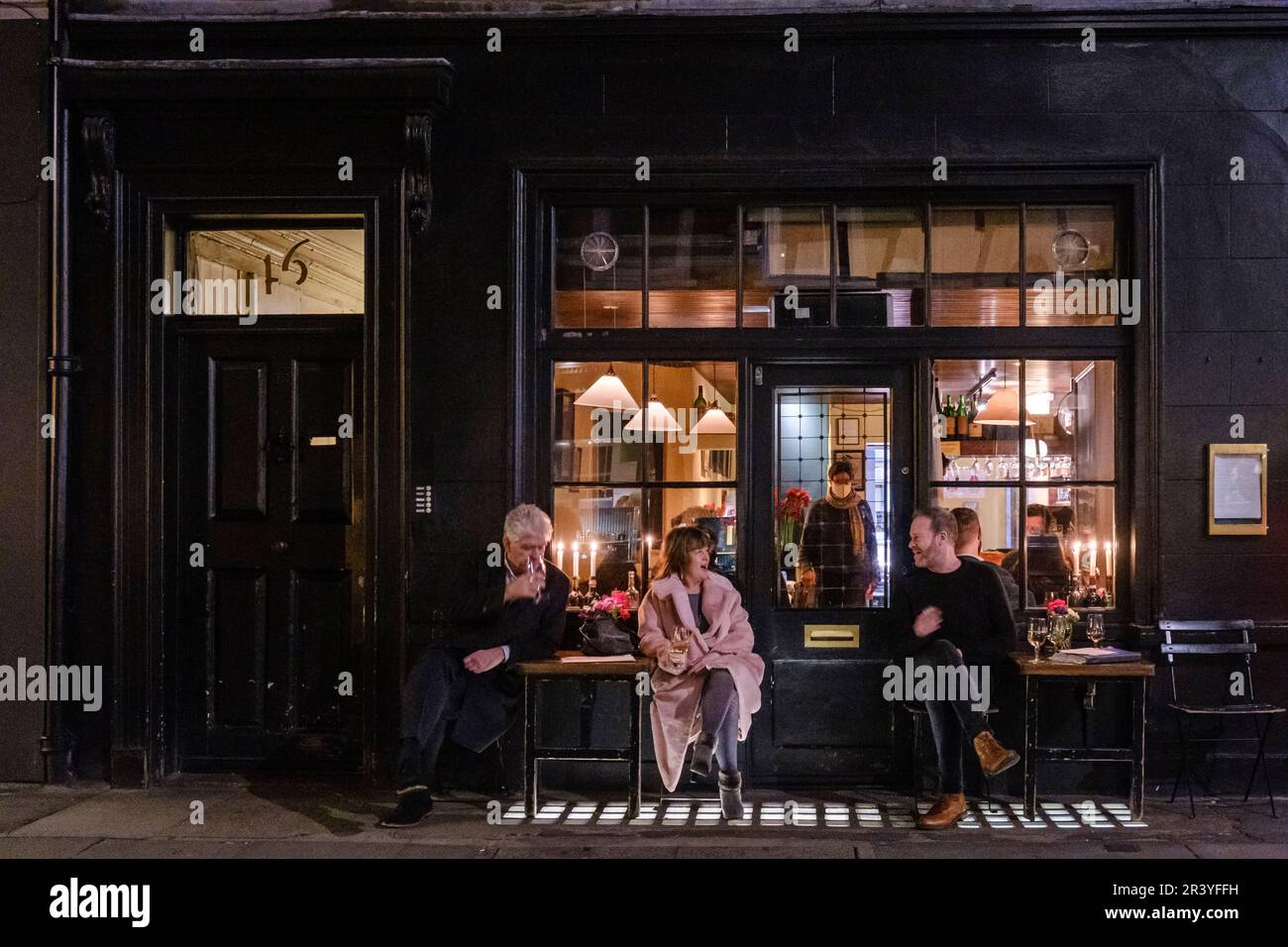 Relaxing in a pub hi-res stock photography and images - Alamy