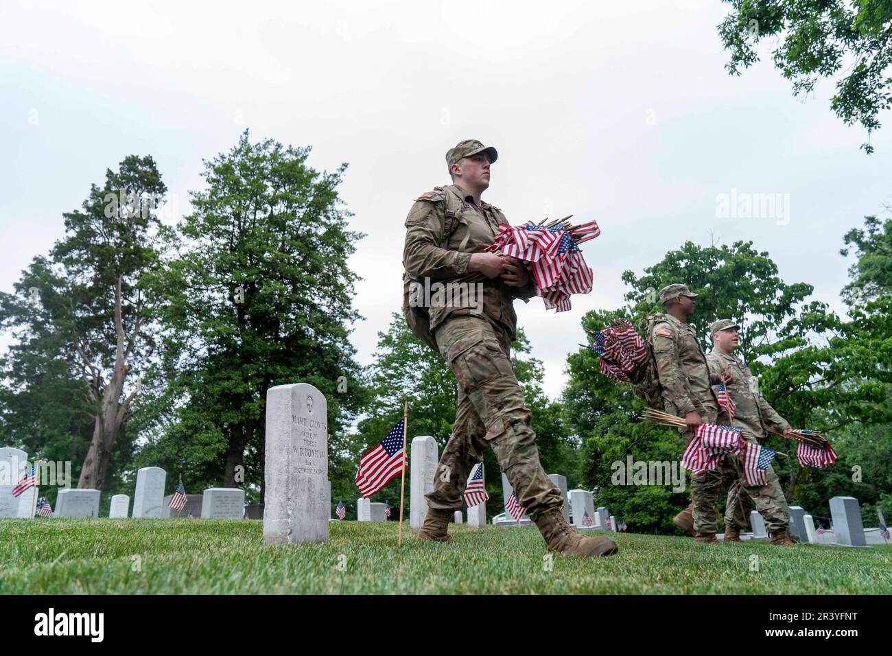 Placing flags at cemetery hi-res stock photography and images - Alamy