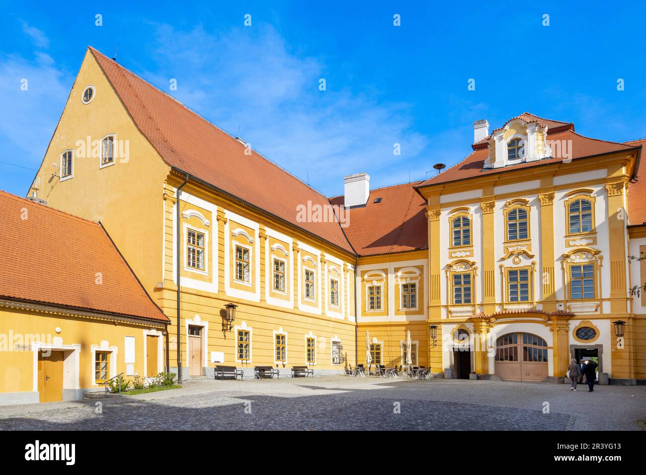 Barokní zámek - bývalý klášter, Borovany u Českých Budějovic, Jižní ...