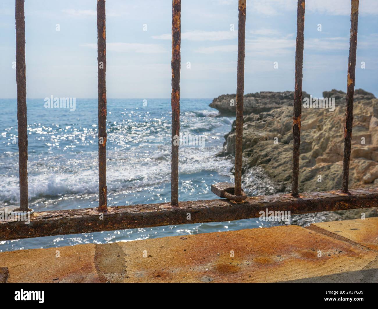 Landscape lock on rocks hi-res stock photography and images - Alamy