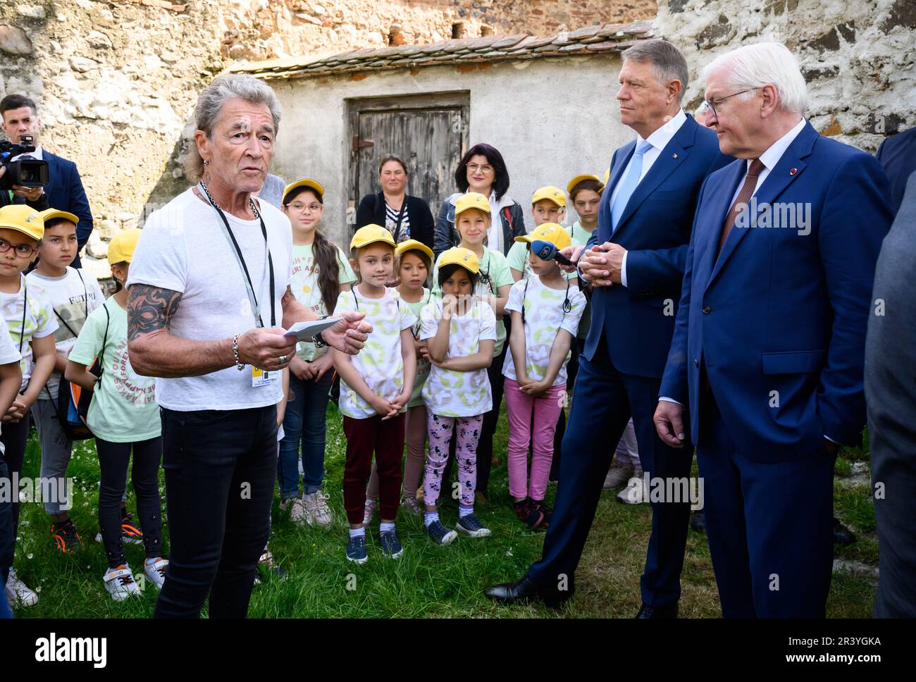 25 May 2023, Romania, Hermannstadt (sibiu): Peter Maffay informs German ...