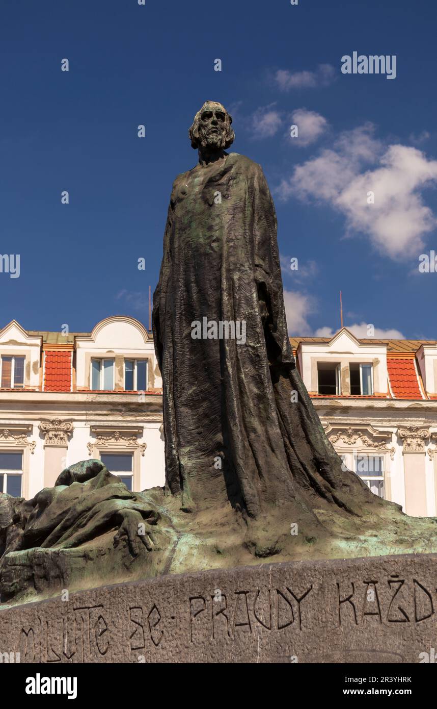 OLD TOWN SQUARE, PRAGUE, CZECH REPUBLIC - Jan Hus Memorial statue Stock ...
