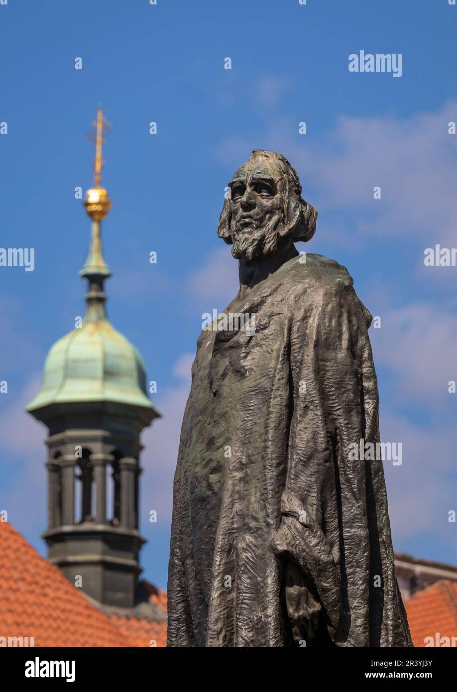 OLD TOWN SQUARE, PRAGUE, CZECH REPUBLIC - Jan Hus Memorial statue Stock ...