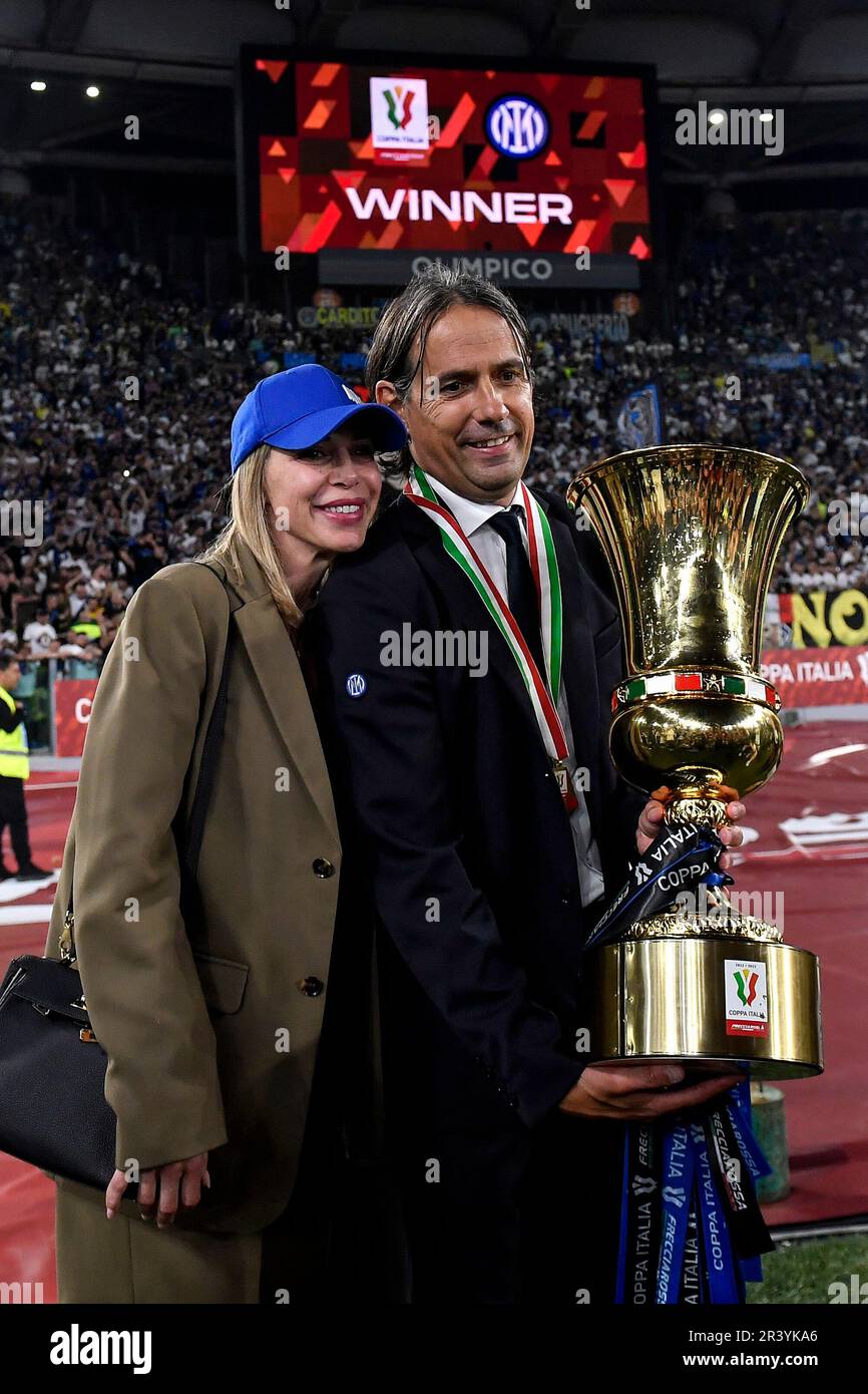 Simone Inzaghi head coach of FC Internazionale celebrates with his wife ...