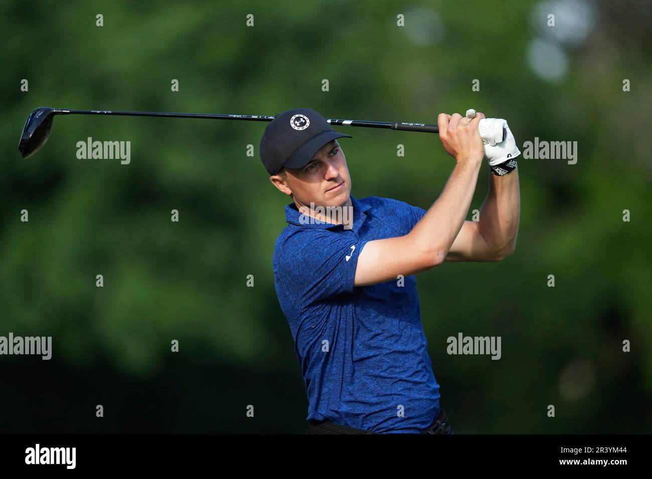 Jordan Spieth watches his tee shot on the 11th hole during the first ...