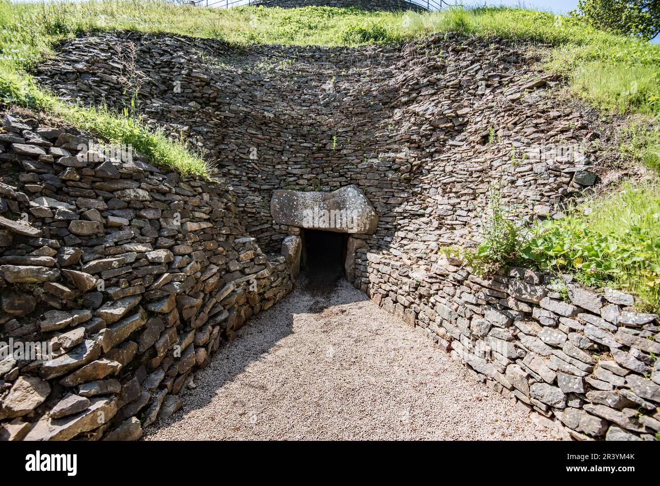 6,000-year-old Neolithic passage grave at La Hougue Bie, Jersey ...
