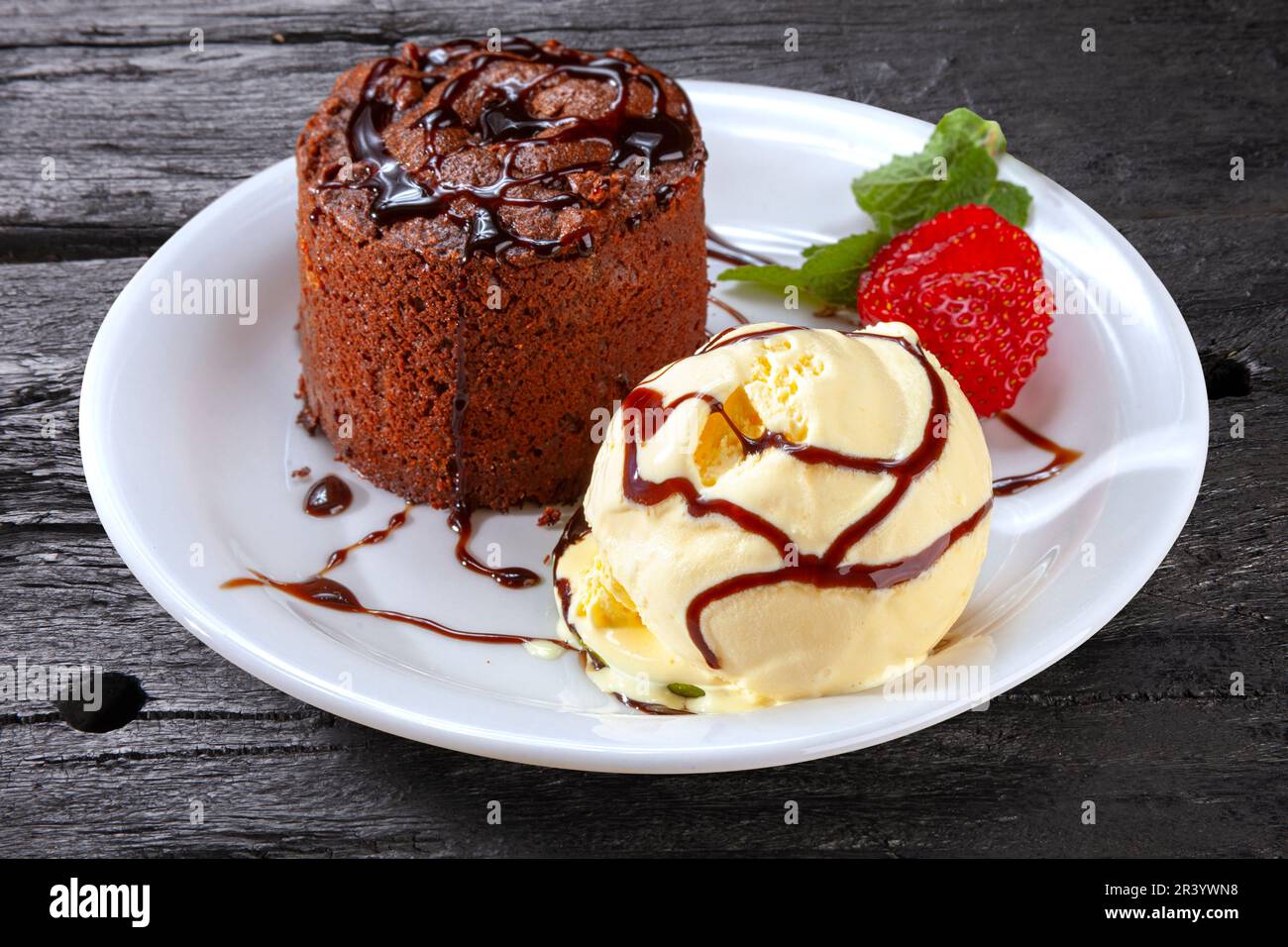 petit gateau dessert Stock Photo - Alamy
