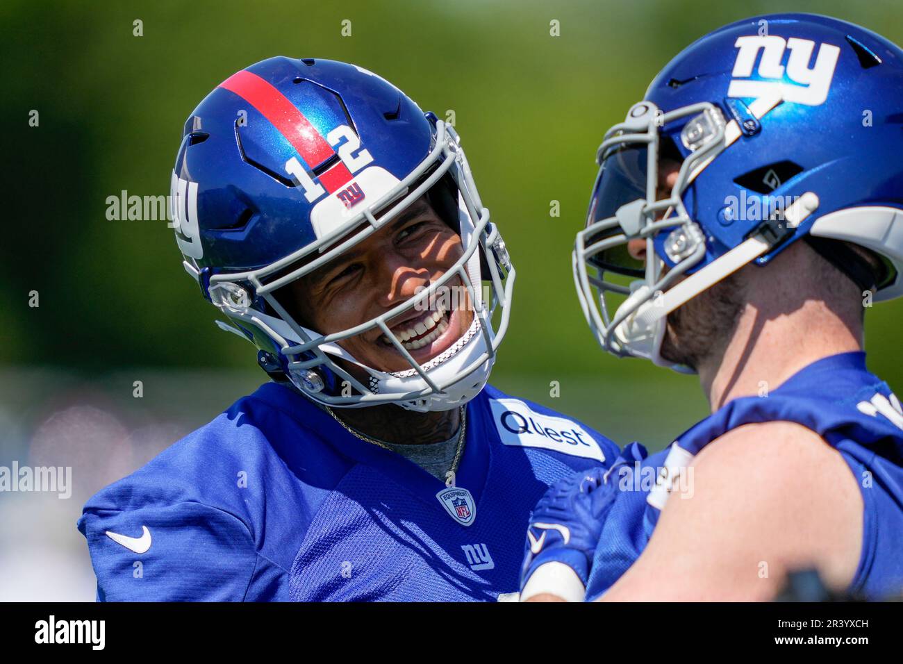 New York Giants tight ends Darren Waller, left, and Daniel Bellinger ...