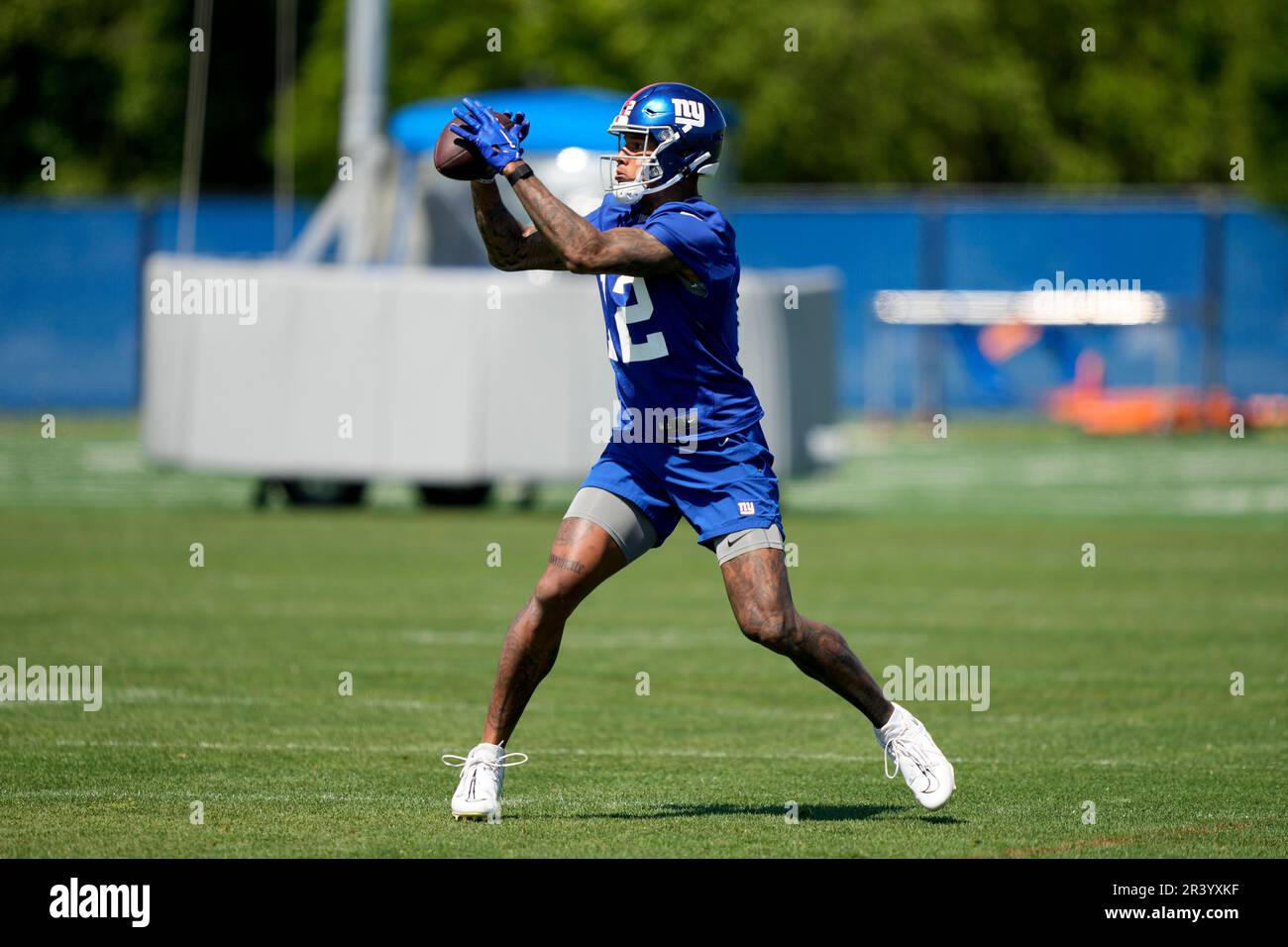 New York Giants tight end Darren Waller (12) performs a drill at the ...