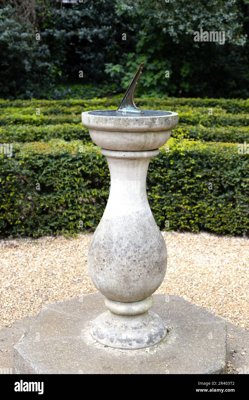 Yew maze hi-res stock photography and images - Alamy