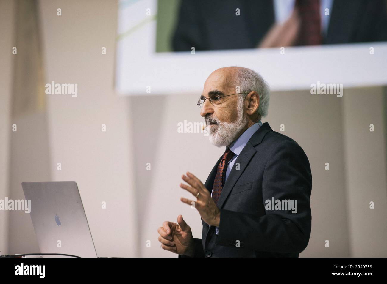Mit professor hi-res stock photography and images - Alamy