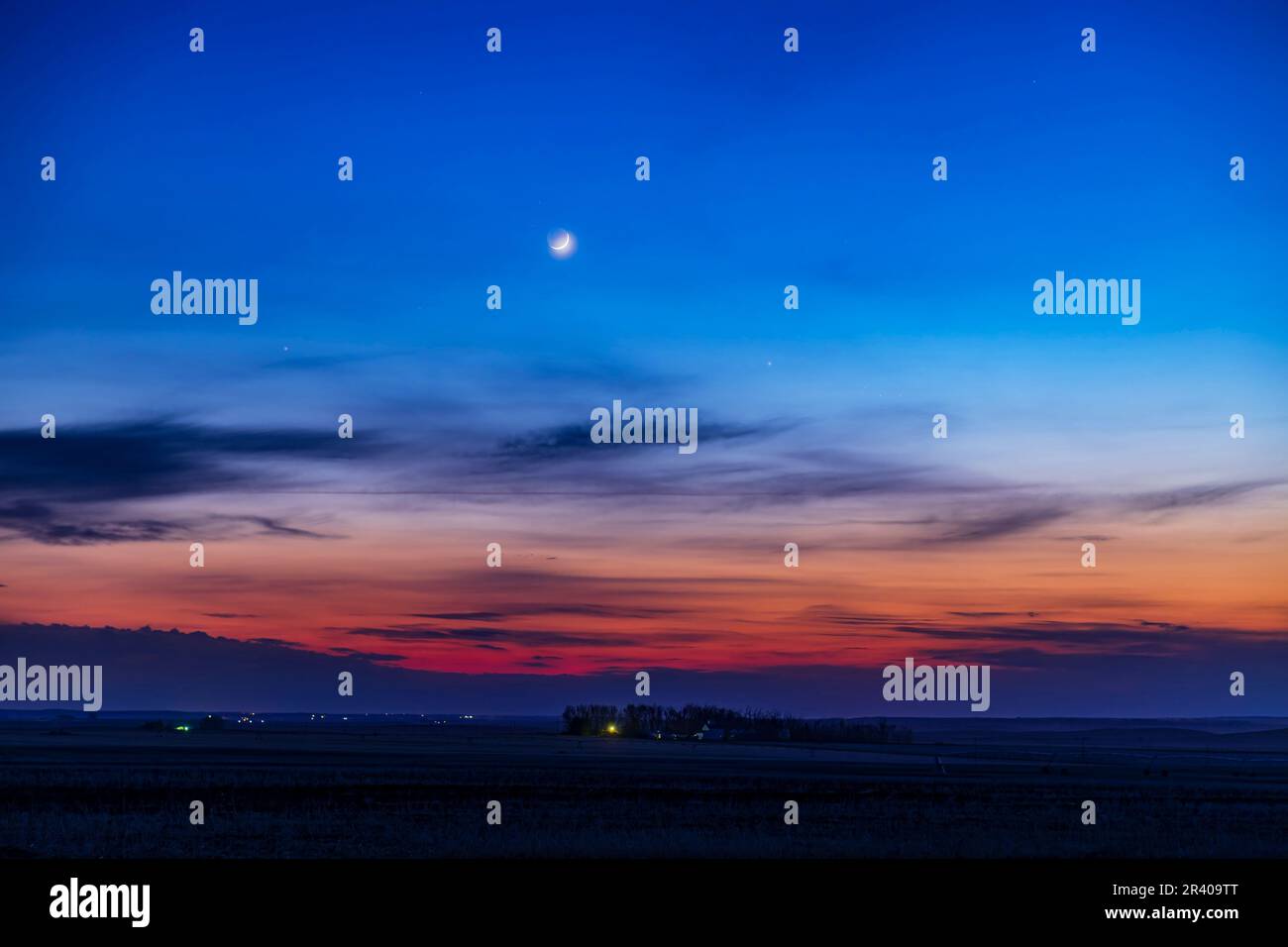 The two-day-old waxing crescent moon with Mercury at right, Alberta ...
