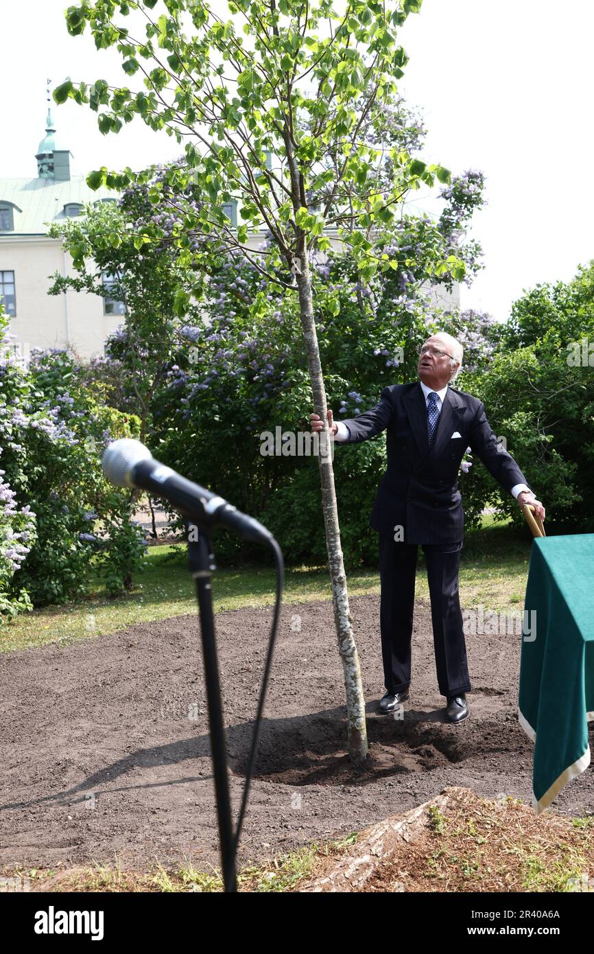 Sweden's King Carl XVI Gustaf and Queen Silvia during a visit to ...