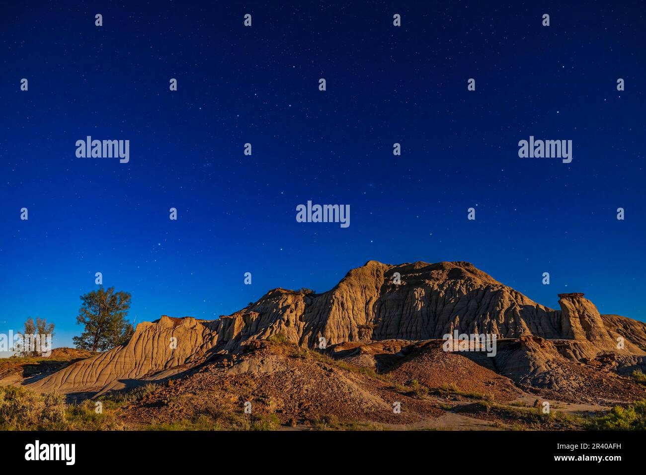 Autumn constellations rising over teh badlands formations at Dinosaur ...