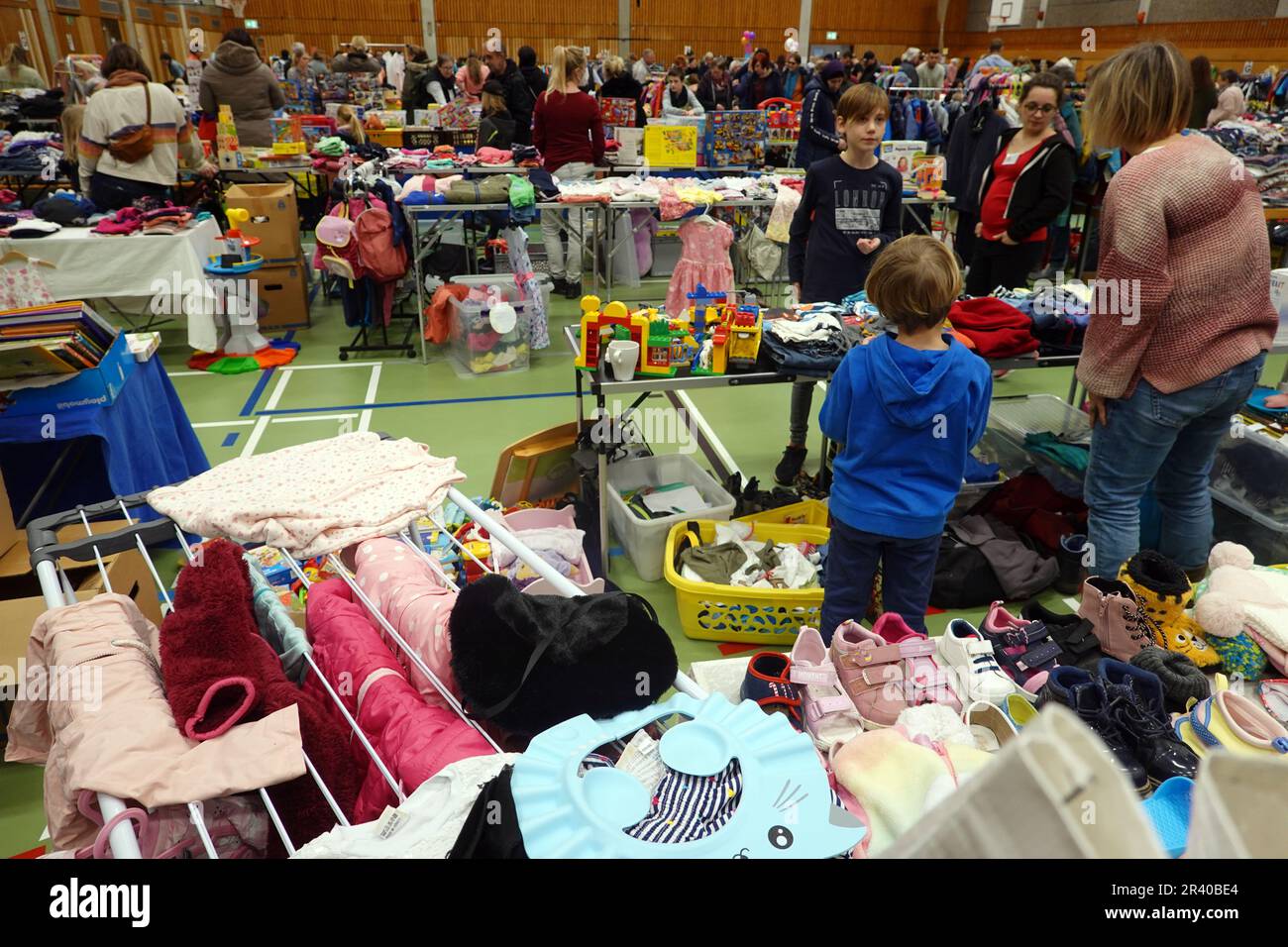 Children's exchange - flea market for children's things in a sports ...