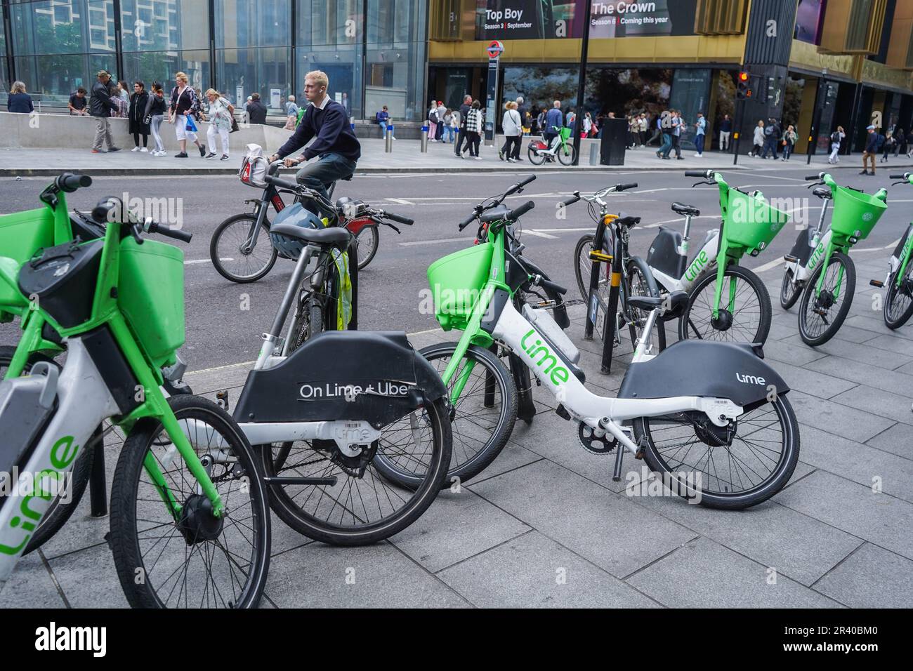 Cycle hires hi-res stock photography and images - Alamy