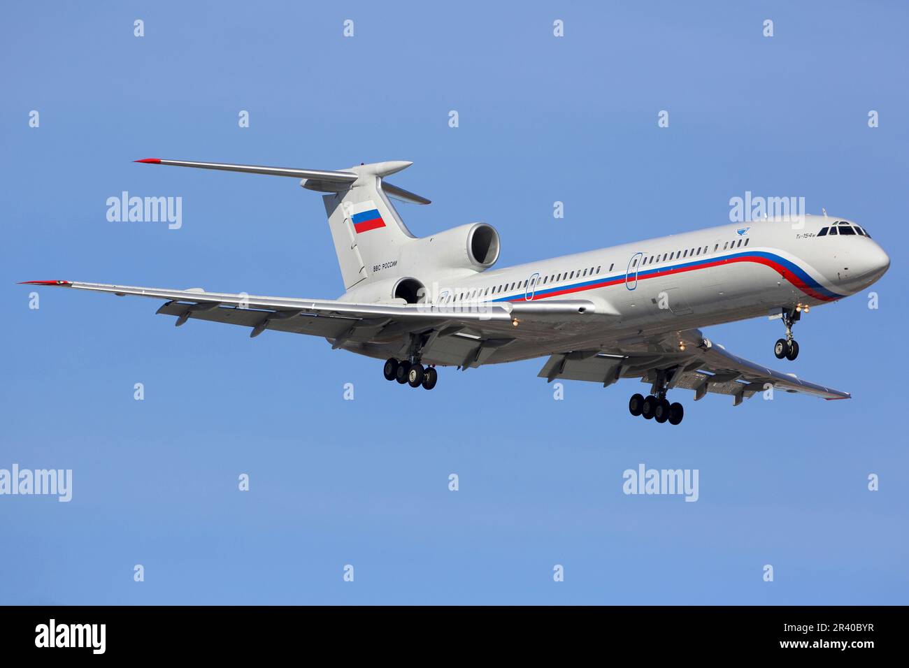 A Tu-154M military transport aircraft of the Russian Air Force landing ...