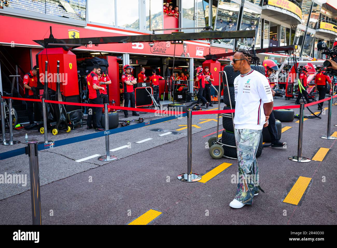 HAMILTON Lewis (gbr), Mercedes AMG F1 Team W14, passing in front of the ...