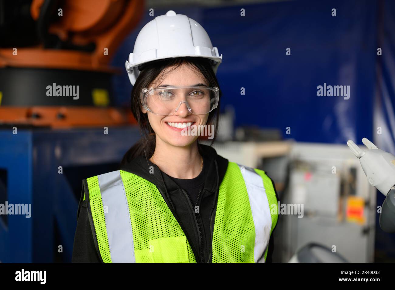 Engineer fixing robotic arm hi-res stock photography and images - Alamy