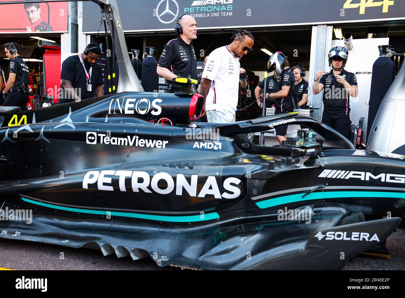HAMILTON Lewis (gbr), having a look at the new side pods of his Mercedes AMG F1 Team W14, in the ...