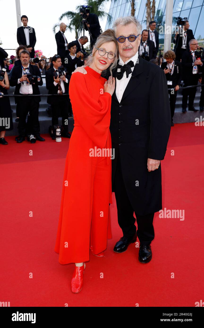 Wim Wenders mit Ehefrau Donata bei der Premiere des Kinofilms 'Perfect ...