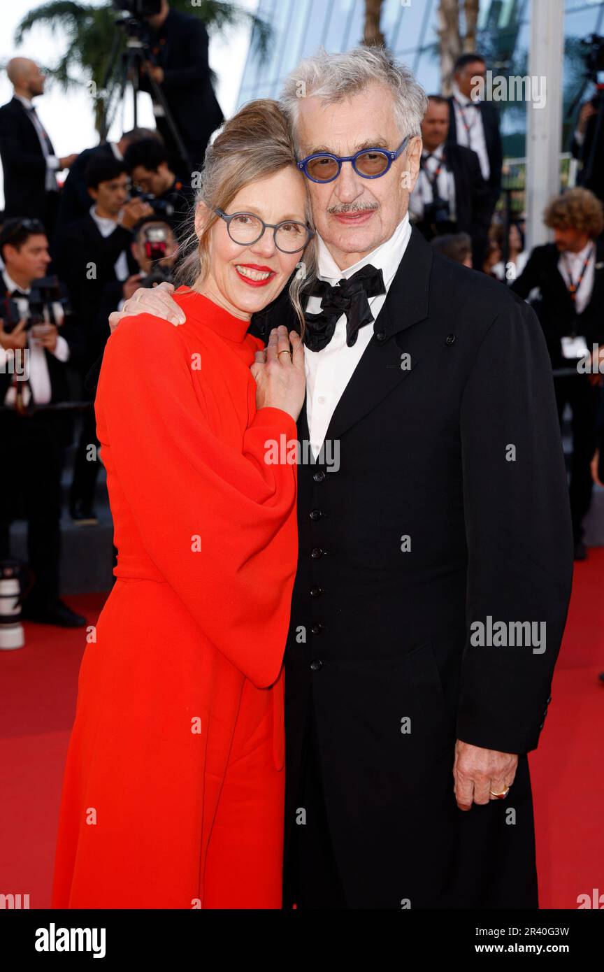 Wim Wenders mit Ehefrau Donata bei der Premiere des Kinofilms 'Perfect ...