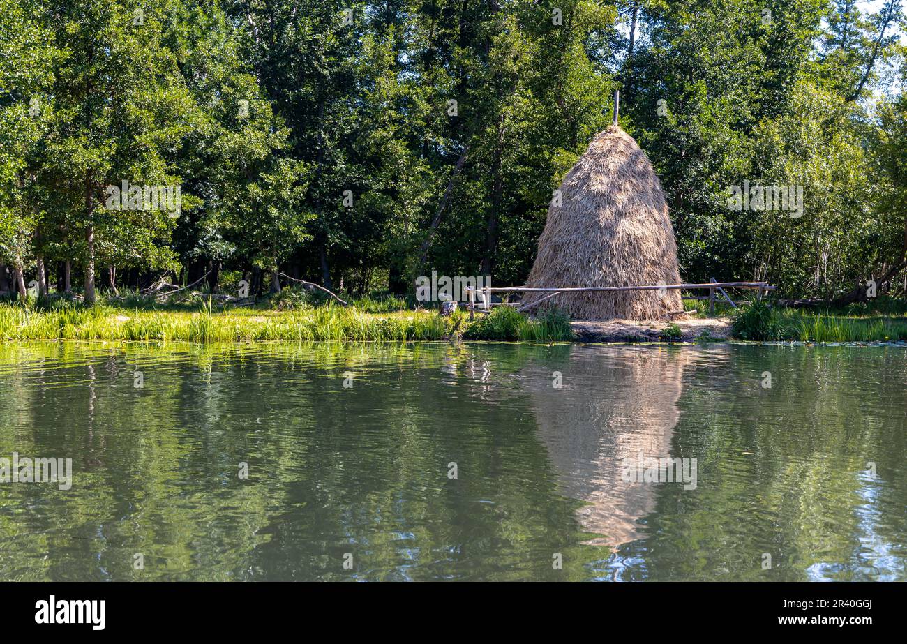 Agriculture haystack hi-res stock photography and images - Alamy