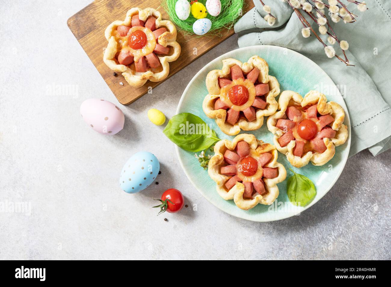 Idea for Easter breakfast or lunch. Mini pizza. Pizza in puff pastry ...