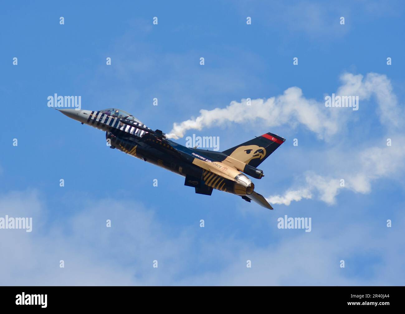Turkish Air Force F-16C Solo Display during an air demonstration in ...