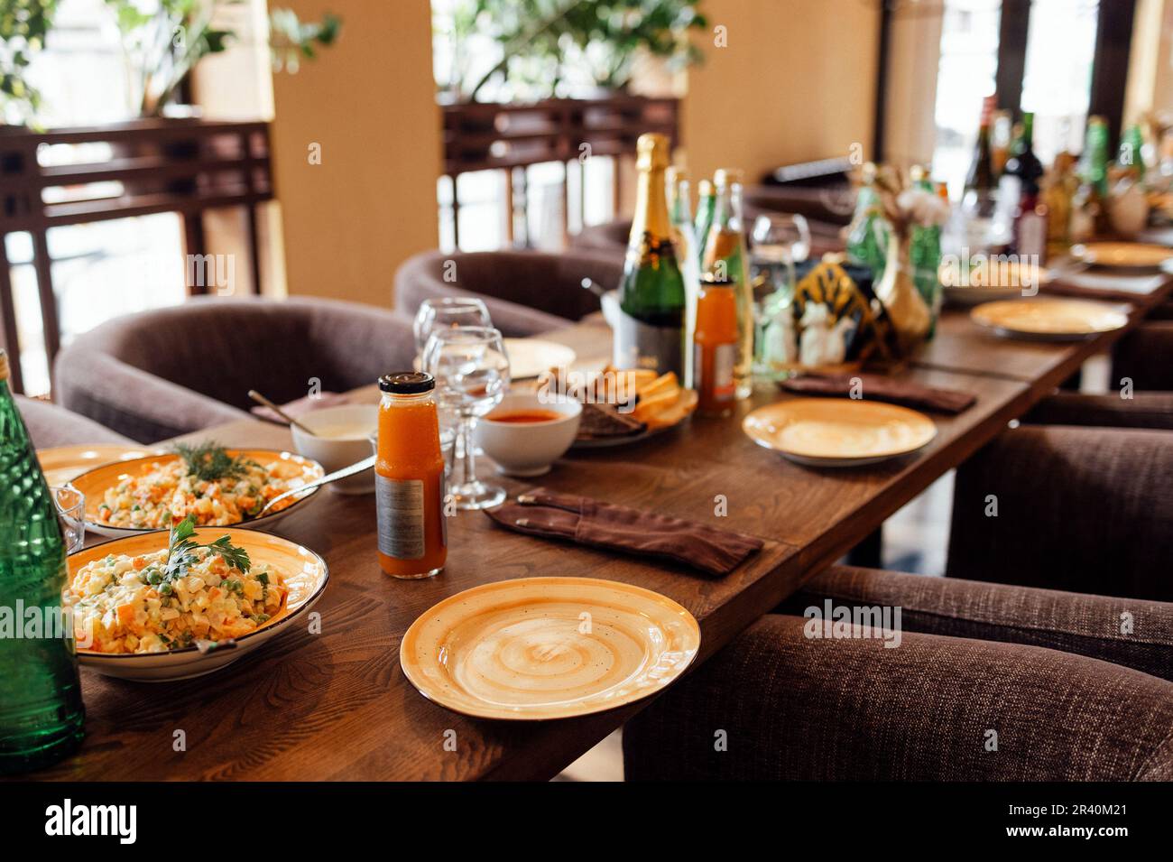 Wedding reception chairs tables hall hi-res stock photography and ...