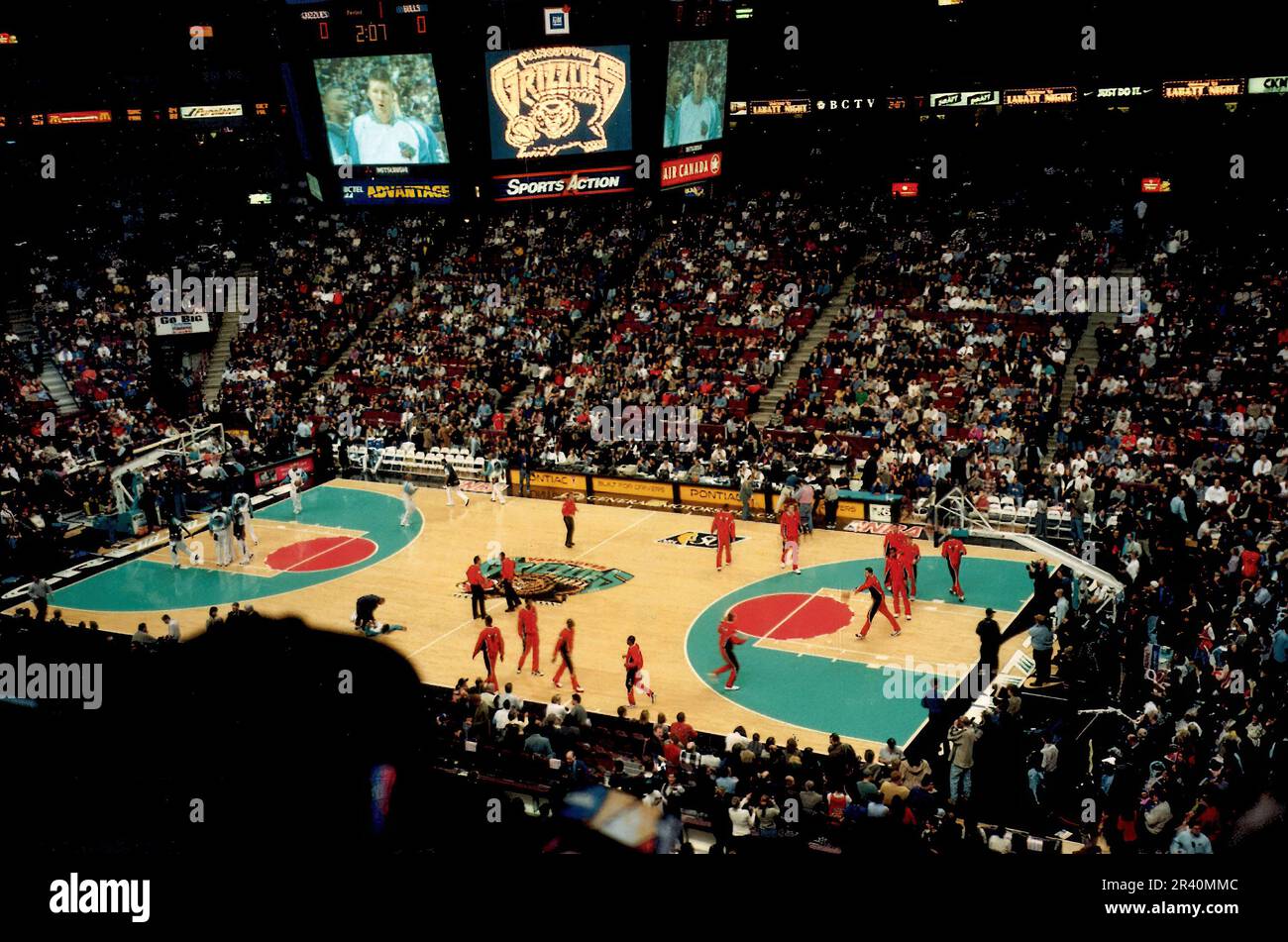 NBA teams Chicago Bulls taking on the Vancouver Grizzlies at General ...