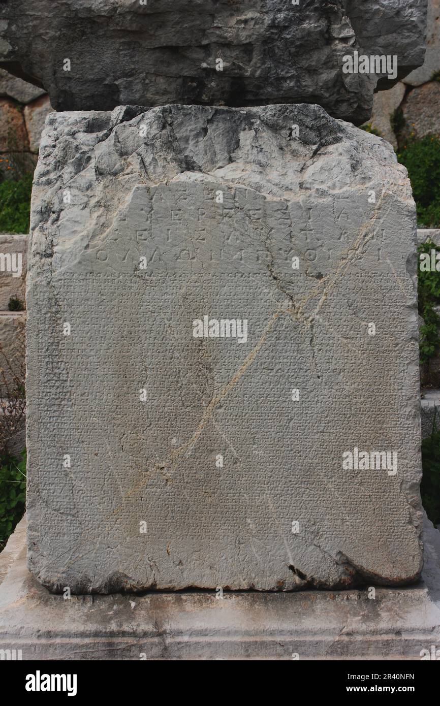 Greek inscription column hi-res stock photography and images - Alamy